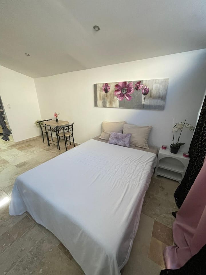 Studio Neuf En Provence. - Istres