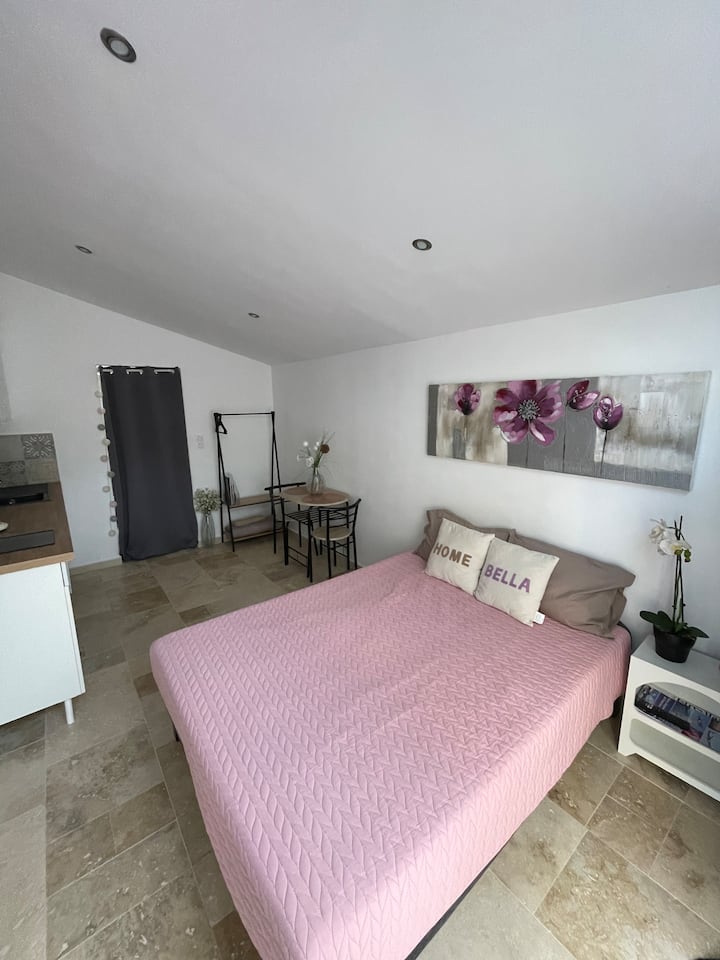 Studio Neuf En Provence. - Istres