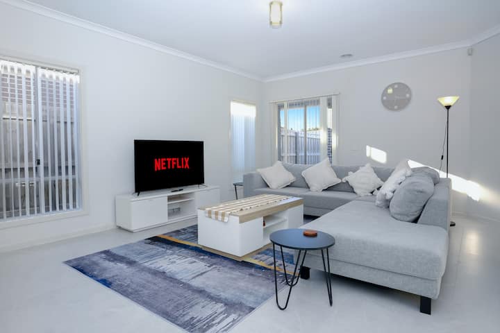 Homely Retreat-4 Minutes From Pacific Werribee - City of Wyndham