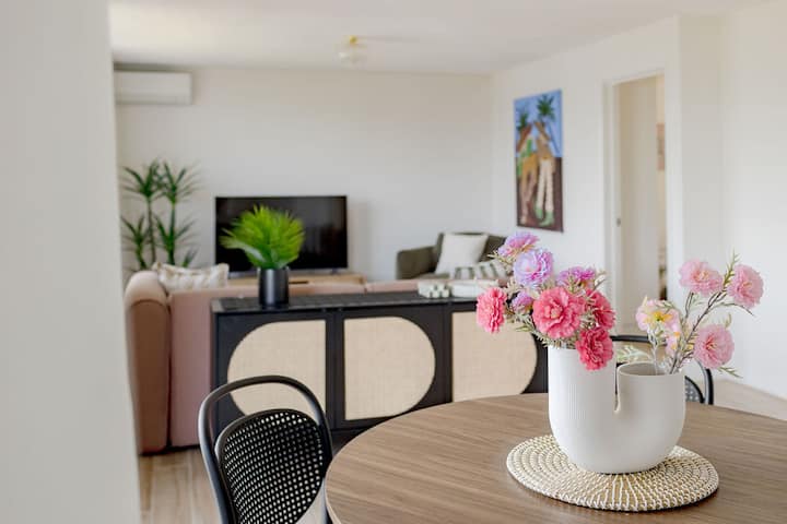 Sol Cove | Kings Beach, Parks & Dining At Doorstep - Sunshine Coast