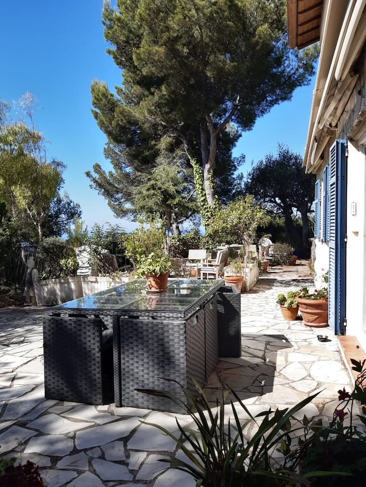 Maison Mitoyenne Avec Vue Mer Dans Grande Villa - Èze