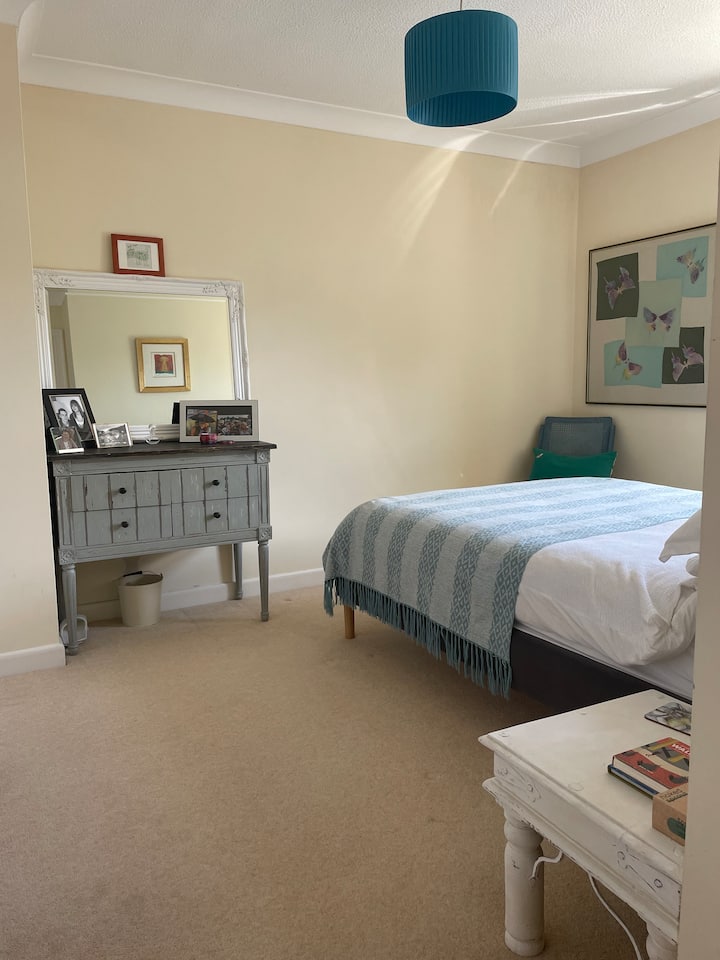Bright Double In Modern House - Midhurst