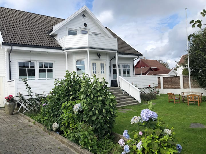 Stort Hus, God Plass Inne Og Ute - Stavanger