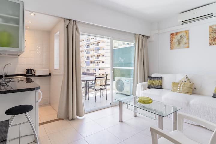 Pyr Beach & Pool Views Apartment - Fuengirola