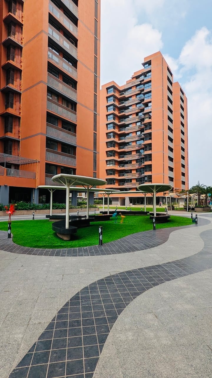 Elegant 3bhk Apartment With Balcony - Ahmedabad