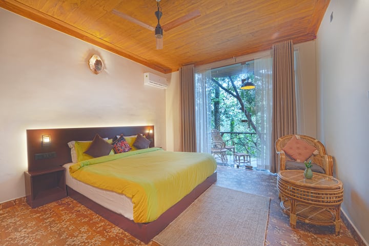 A 10-acre Forest Farmstay W/ Shared Garden & Pool - Thekkady