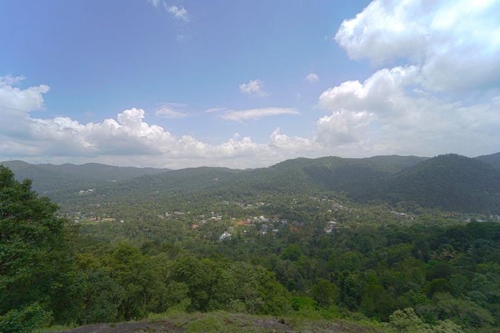 A 10-acre Forest Farmstay W/ Shared Garden & Pool - Thekkady