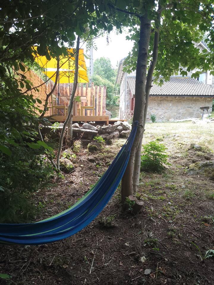 F1 Dans Maison En Pierres. - Le Chambon-sur-Lignon
