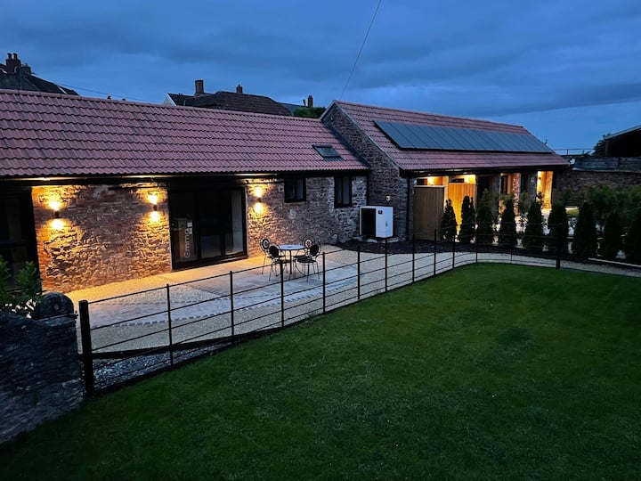 Millstone Barn - Barn Conversion In Somerset - Cheddar