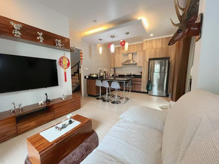 曼谷华人区Huaikhwang 辉煌夜市，象神庙，轻奢装修四房庭院别墅住四晚送一趟10座车接机服务 - Bangkok