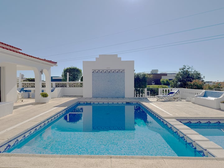 Charming Villa – 5 Minutes Drive From The Beach - Armação de Pêra