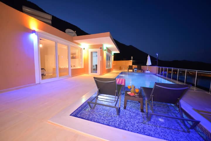 Deniz Manzaralı 6 Kişilik Jakuzili Villa 07-7307 - Kaş