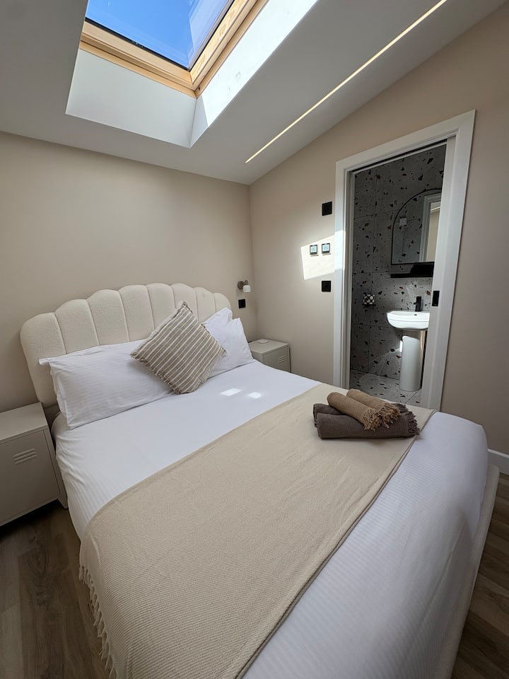 Sea Shore Suite 300m From Beach With Hot Tub - Newquay