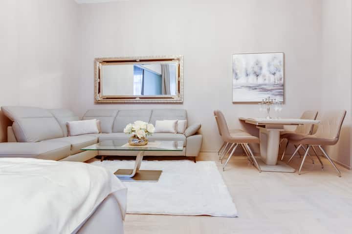 Royal Residence Apartments In The Heart Of Prague - Prague