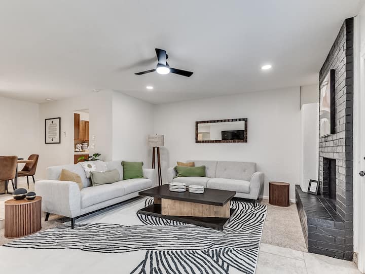 Chic 4br Retreat - Big Backyard - Edmond, OK