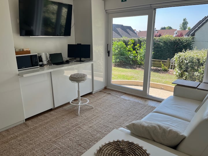 Workspace, Garden And Parking Close To Beach/tram - Bredene