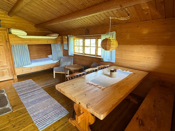 Timmerstuga Nära Stad Och Sjö - Östersund