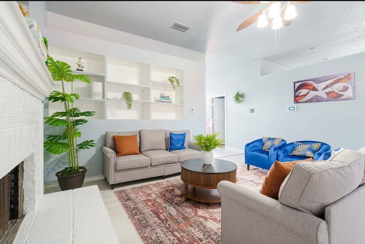 Stylish 4 Br , 4 Bed Retreat Near Lake Ray Hubbard - Rockwall, TX