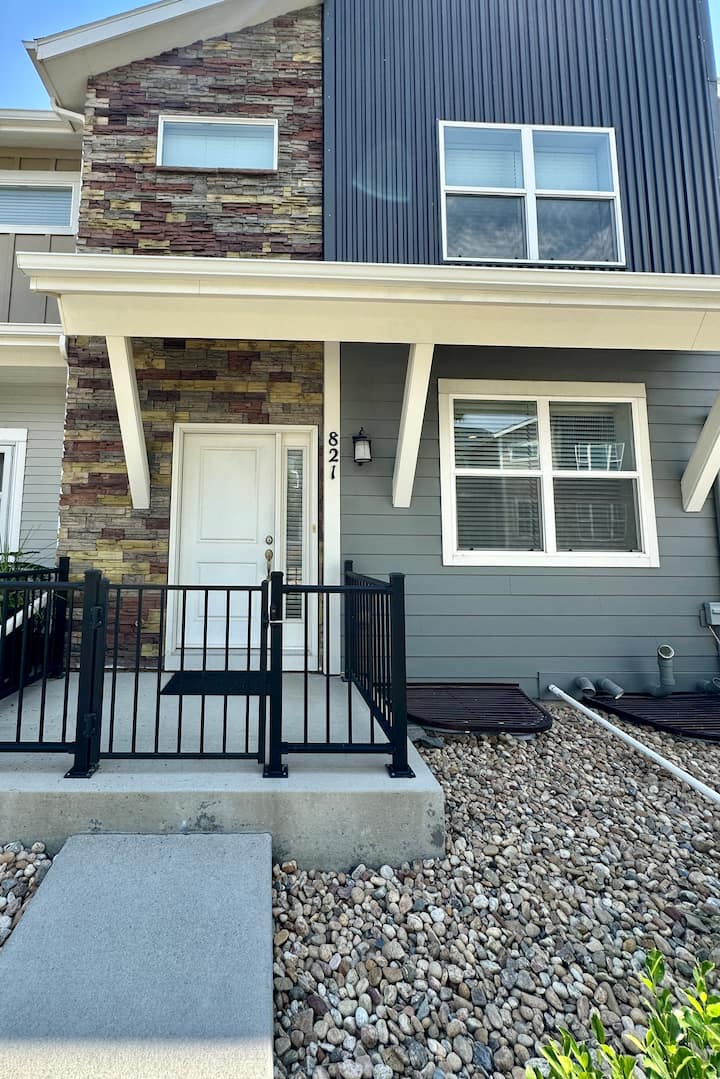 821-beautiful Longmont Townhome - Longmont, CO