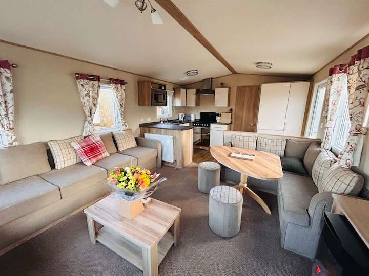 6 Berth Van At Tattershall Lakes - Woodhall Spa