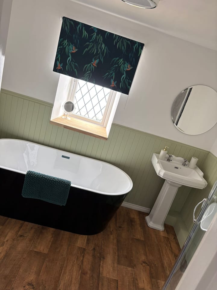 Guisborough Gem | 3-bed, In Town With Parking - Saltburn-by-the-Sea