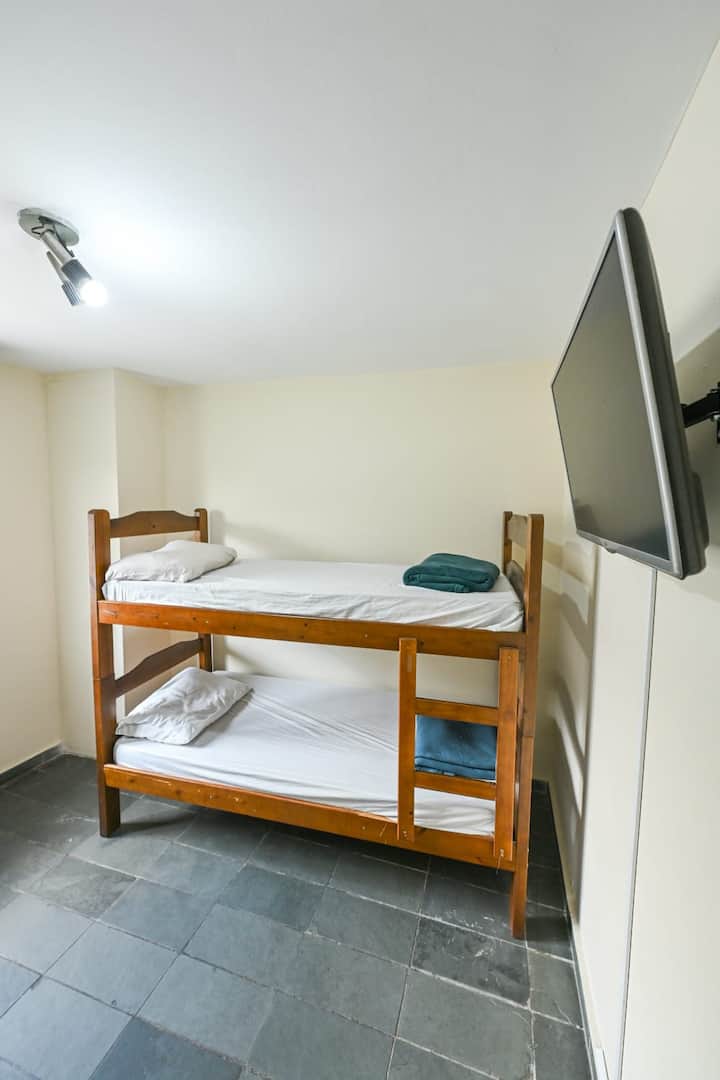 3 Quartos Com 1 Banheiro Para 7p - Taubaté