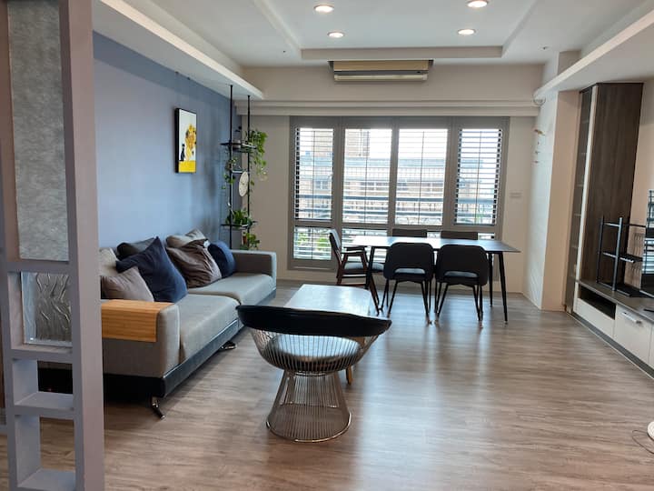 大稻程青屋15
邀請共享仲夏大稻埕煙火(全新質感百葉窗採光明亮+雙廚房熱炒與輕食兼具) - Taipei