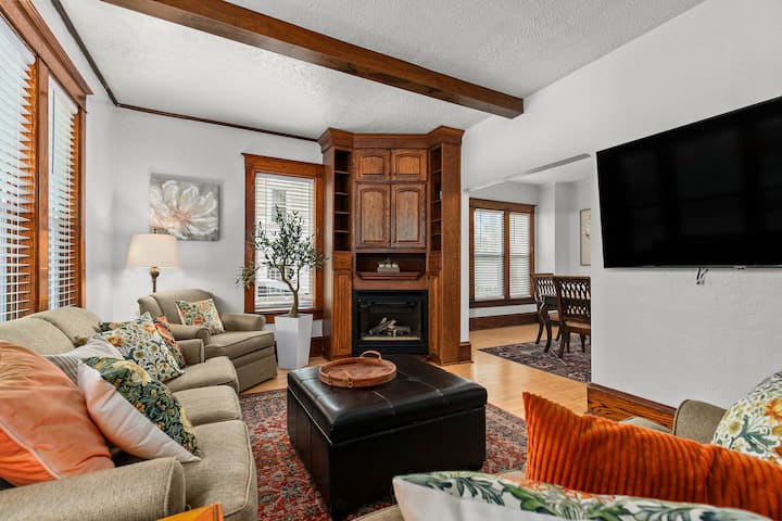 New! 3br Sleeps 9! 4 Min To Downtown Appleton - アップルトン, WI