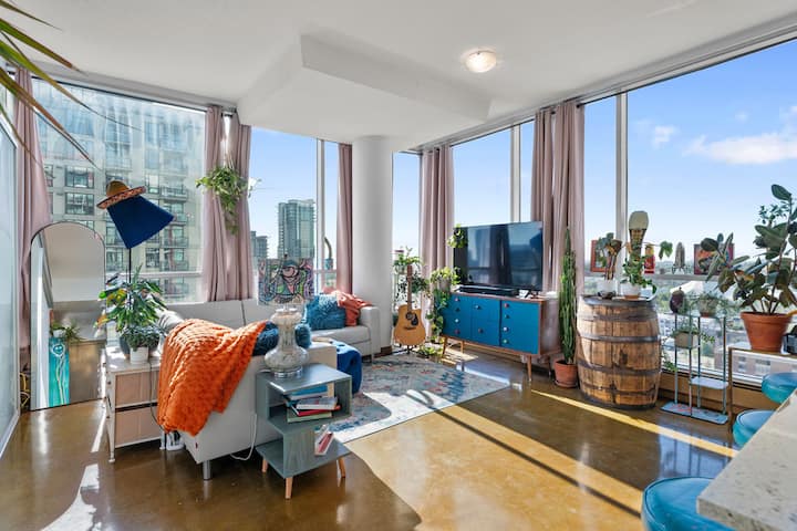 Sky-high Boho Dt Retreat 2 Br, Ac, Free Parking - Calgary