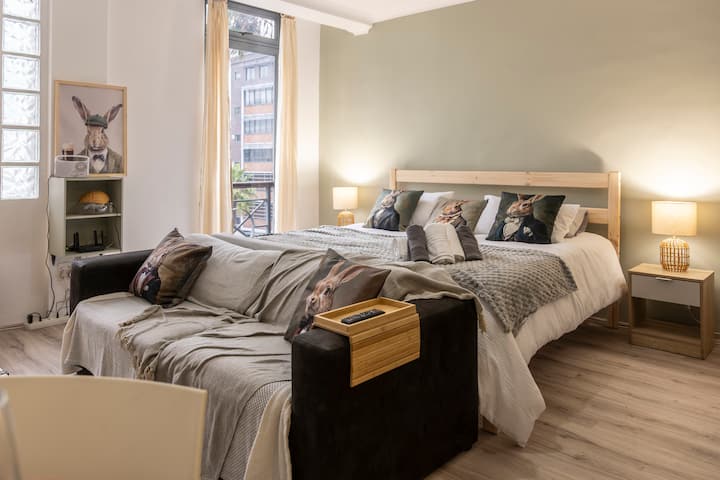 The Hare In The Square (Centrally Located Studio) - Camps Bay