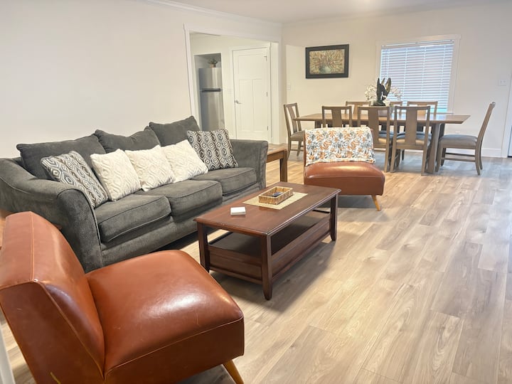 Spacious Home Near Bsu & Iu. - Muncie, IN