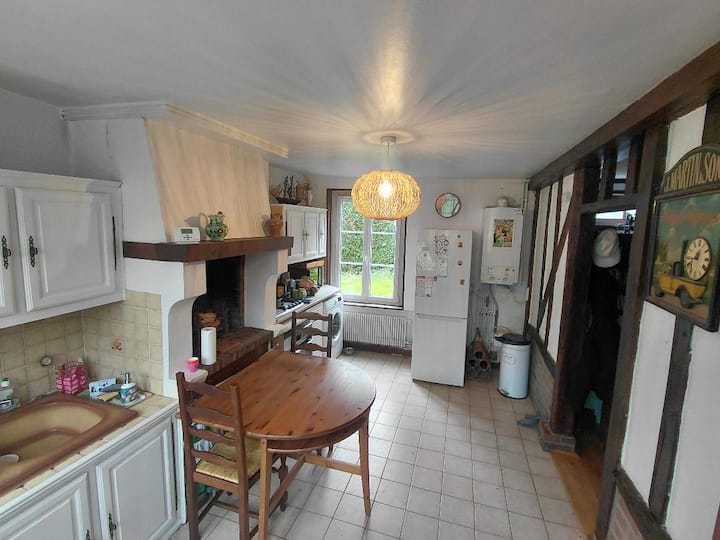 Belle Maison Normande Typique Avec Grand Jardin - Bernay