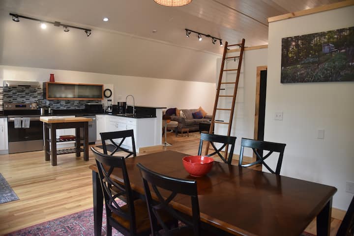 Luxe Creekside Retreat + Ev - Floyd, VA