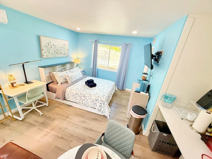 Sunny & Airy Studio | Sofa Bed Close To Disney - Orange County, CA