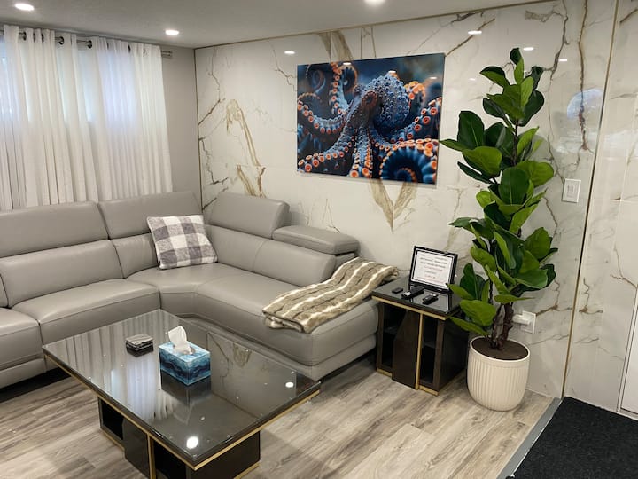 Modern 2 Bed Condo Near Argyle Mall + Free Parking - Londres