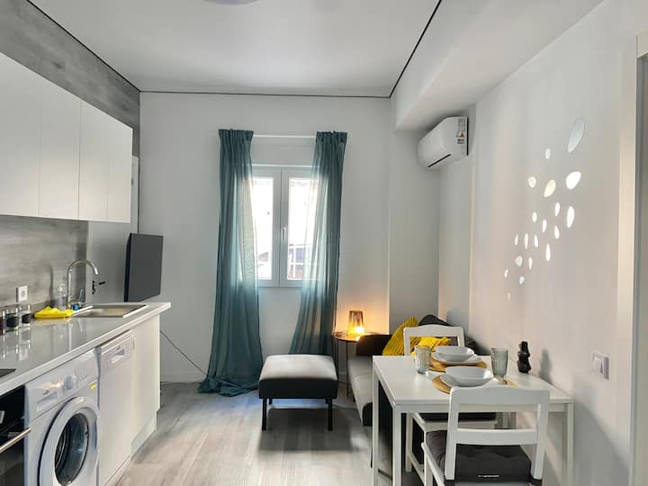 Modern Groundfloor Apt With Fast Wi-fi & Desk - Valencia