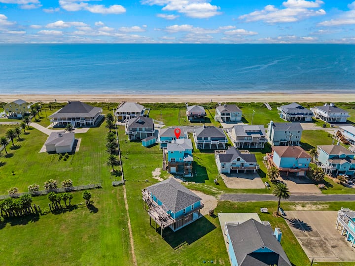 Designer Stay| Game & Tiki Glow-up Otw! - Crystal Beach, TX