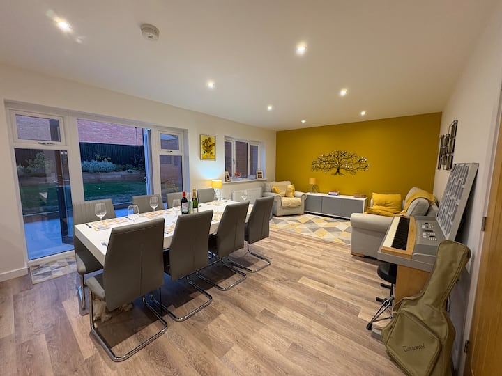 Spacious Modern Family Home With Stunning Patio - Forest of Dean