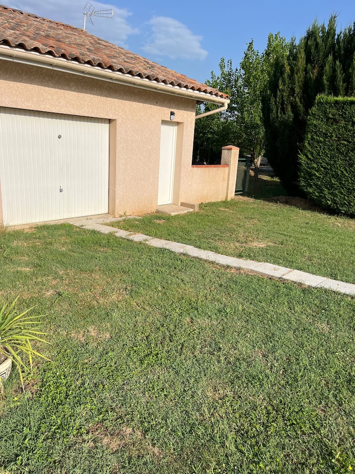 Dépendance Dans Grande Maison Calme - Gaillac