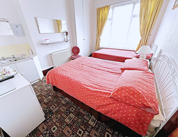 Affordable & Cozy Seaside Guest House| Cleethorpes - Cleethorpes