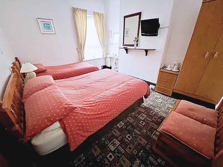 Spacious Guest House Room 5 - Cleethorpes