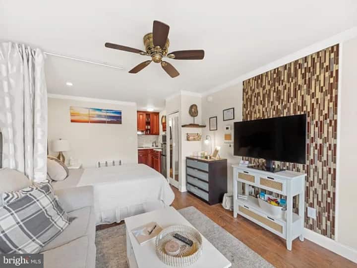 Your Beachside Studio Getaway - Ocean City, MD