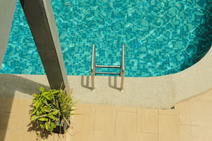 Modern Cozy Room + Pool Access • Minutes To Cenang - Langkawi