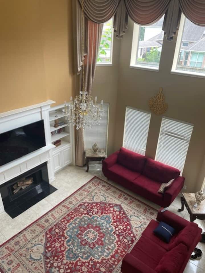 Spacious 5br + Ping Pong Table - Sugar Land, TX