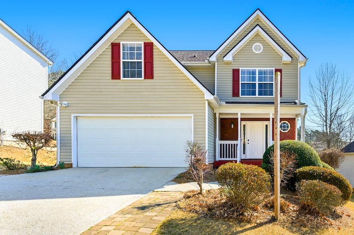 Spacious 6br Home + Basement | Sleeps 10 - Snellville, GA