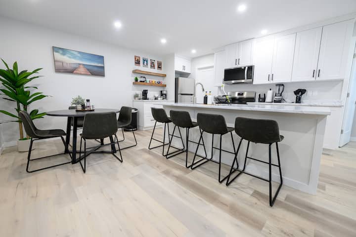 Modern 3br | New & Quiet | Smart Tv & Wifi - Grande Prairie