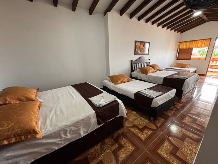 Habitación 3 Dobles + 1 Sencilla - Támesis