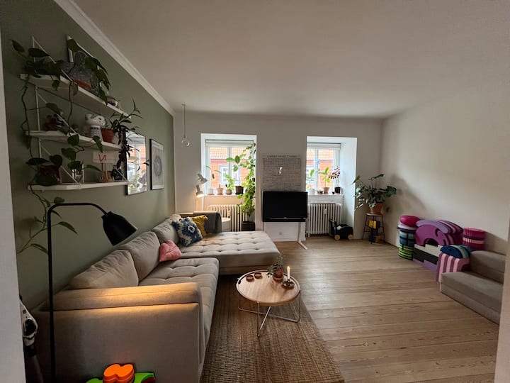 Stor Familielejlighed Med Altan - Aarhus