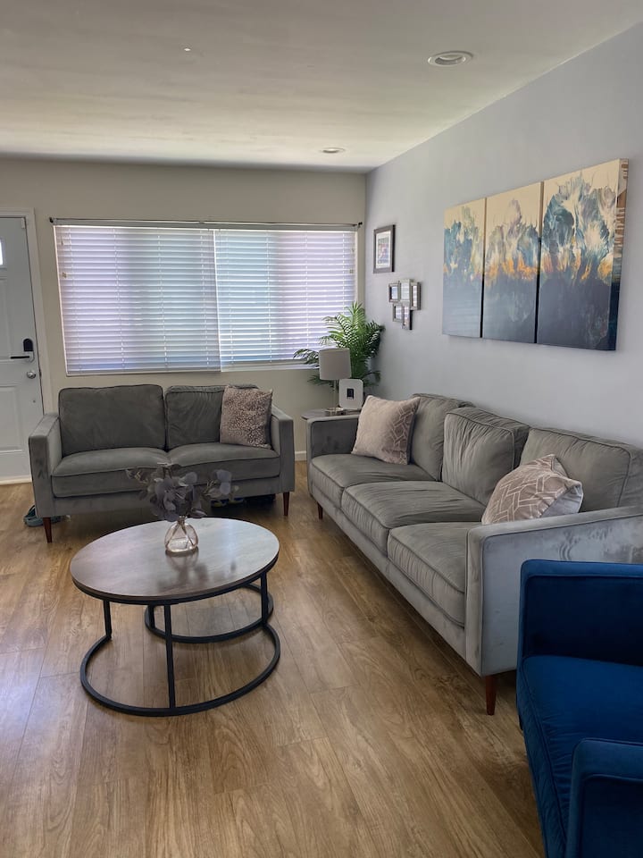 Modern 3br Oasis W/a/c Near Zoo & Beaches - San Diego, CA