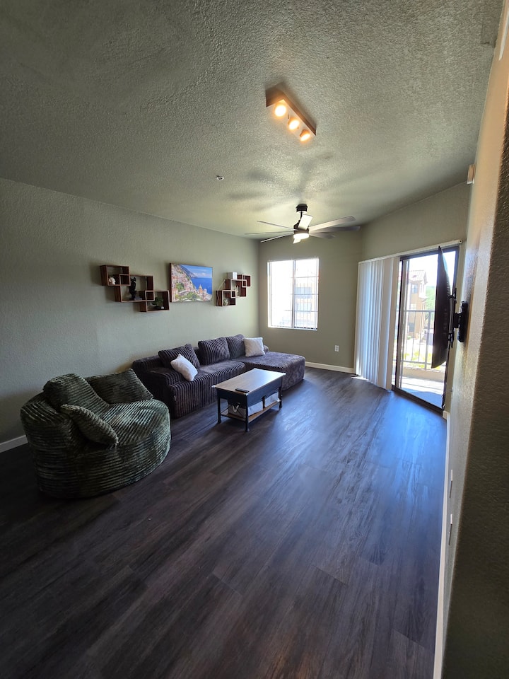 Condo Bordering Papago Park - Guadalupe, AZ
